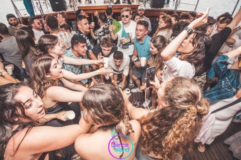 Malta: Sailboat Party with an Open Bar, Food, and Swimming - FAQ