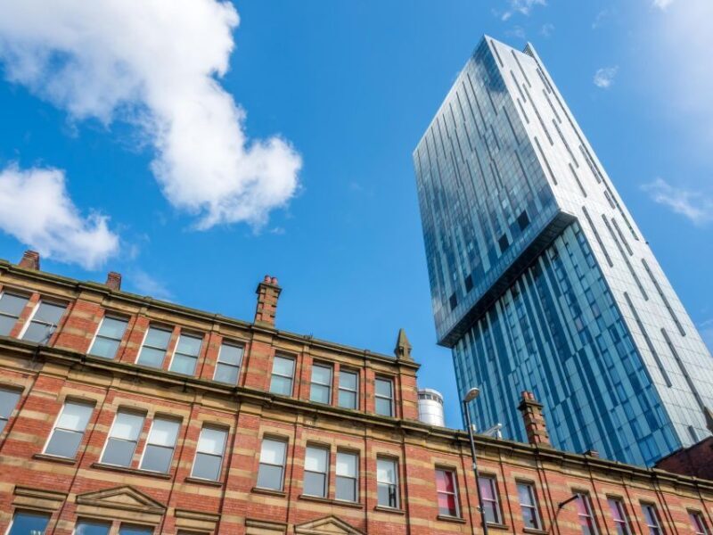 Manchester: Express Walk with a Local in 60 minutes - Key Points