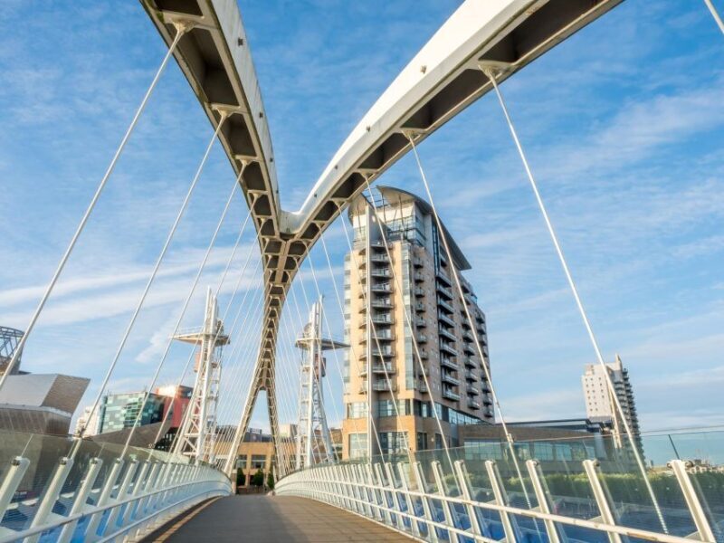 Manchester: Express Walk with a Local in 60 minutes - Deep Dive Into the Itinerary