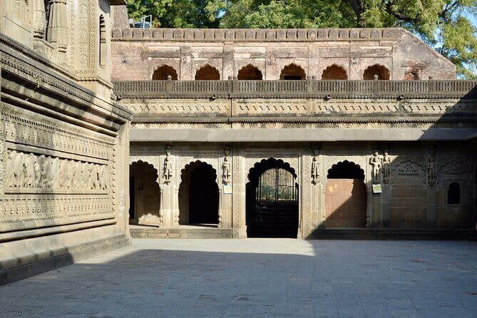 Mandu & Maheshwar Day Tour from Indore with Guide & Entrances - The Sum Up