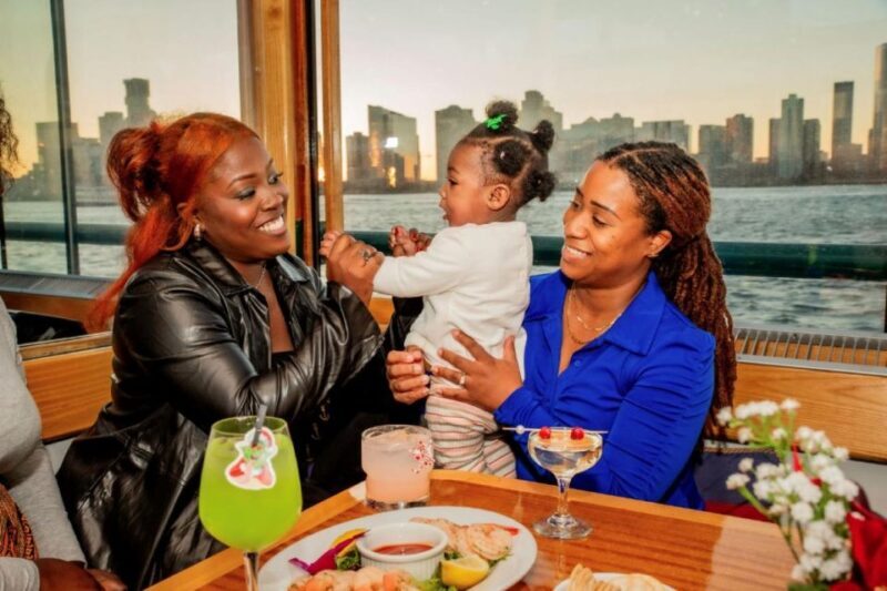 Manhattan: Statue and Skyline Cruise Aboard a Luxury Yacht - Value and Price