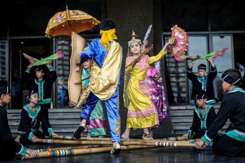 Manila: Private Dinner with Cultural Show and City Tour - Exploring Manila by Night