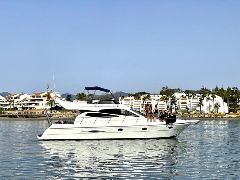 Marbella: Private Cruise in Yacht - The Scenic Highlights