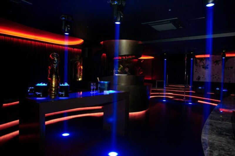 Marbella: Puerto Banus Night Life Walking Tour - An Honest Look at the Puerto Banús Night Life Walking Tour