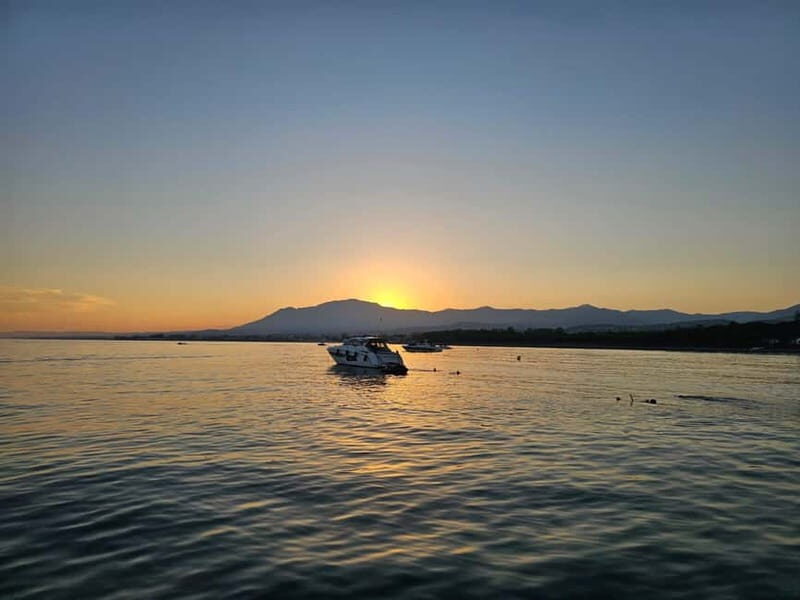 Marbella: shared cruise 2-4 hours on luxury yacht Targa 37 or Targa 48 - Key Points