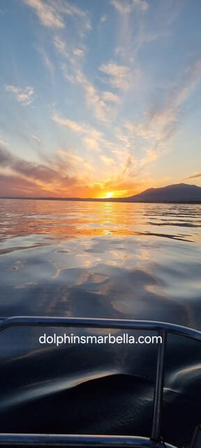 Marbella: sunset sailboat trip Drinks-Snacks,2 hour - Key Points