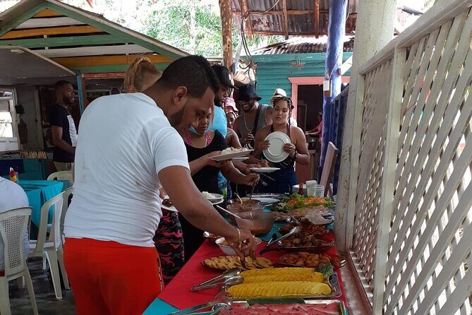 María and Miguel stop - Half day tour to El Limón waterfall with lunch included - The Sum Up