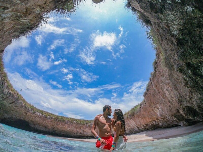 Marieta Islands: Full-Day Tour with Meals and Open Bar - Exploring the Caves
