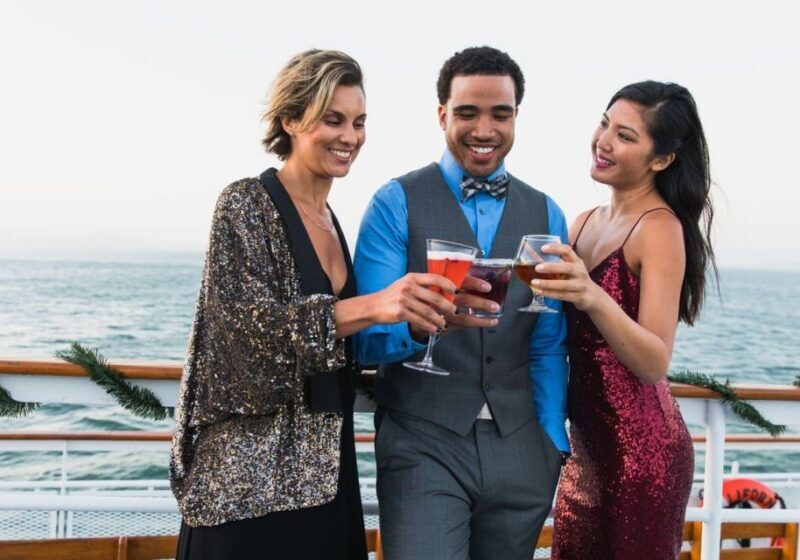 Marina Del Rey: Christmas Day Buffet Brunch or Dinner Cruise - Key Points