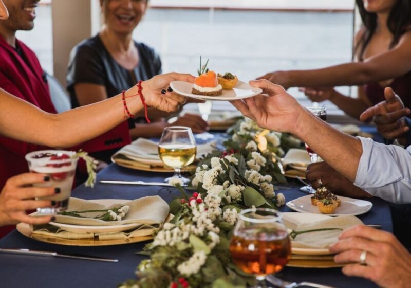 Marina Del Rey: Christmas Day Buffet Brunch or Dinner Cruise - FAQ