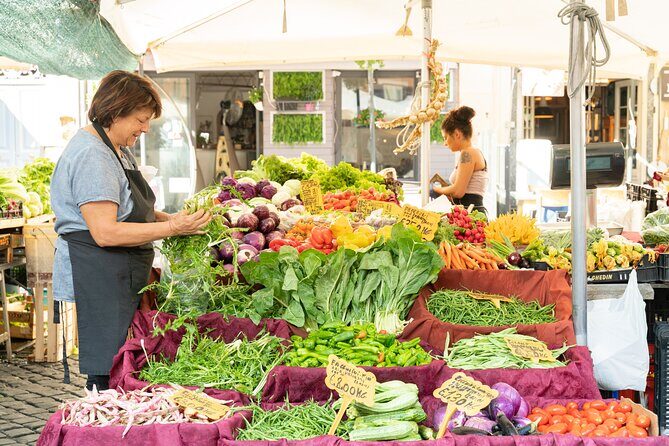 Market tour and lunch or dinner at a local's home in Siracusa - Key Points