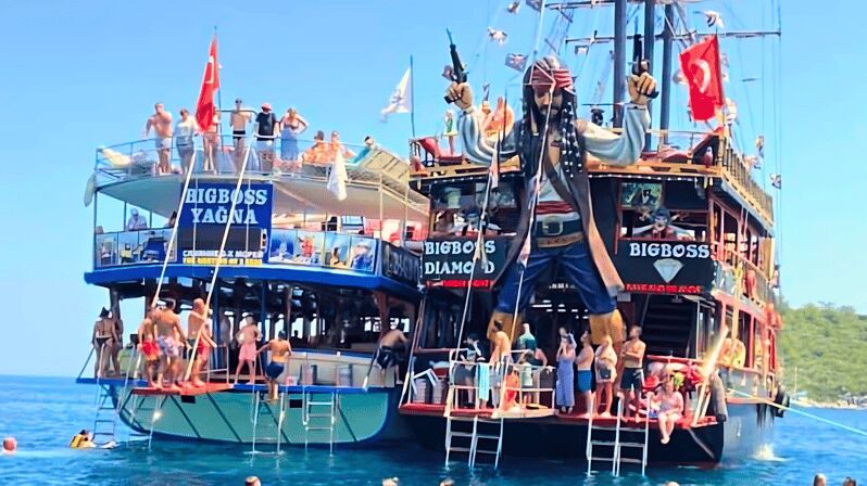Marmaris: Big Boss Diamond Pirate Boat Trip - Onboard Experience & Entertainment