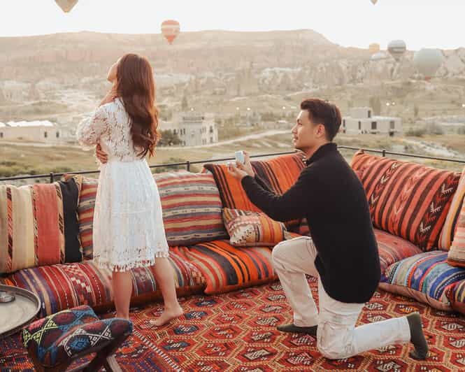 Marriage proposal surprise with breakfast balloons - FAQ