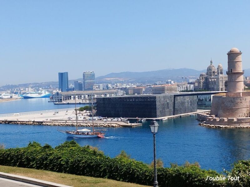 Marseille: Baptism of Diving on the island of "Frioul" - The Sum Up