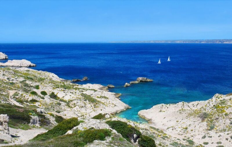 Marseille: Frioul Calanques Sailing Trip - The experience of sailing with a knowledgeable guide