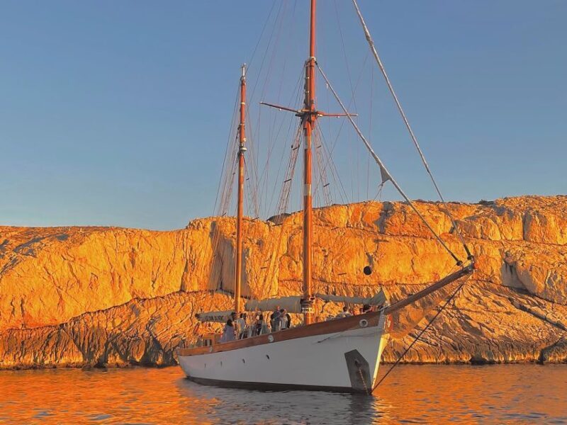 Marseille: Frioul Islands Sunset Cruise with Cocktail Dinner - Key Points