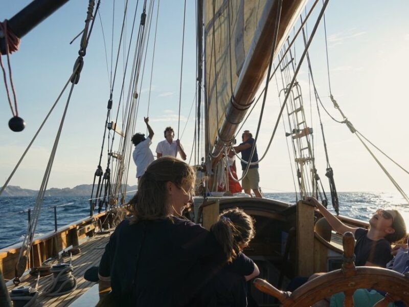 Marseille: Sunset Cruise Cocktail-Dinner in Frioul Islands - Key Points