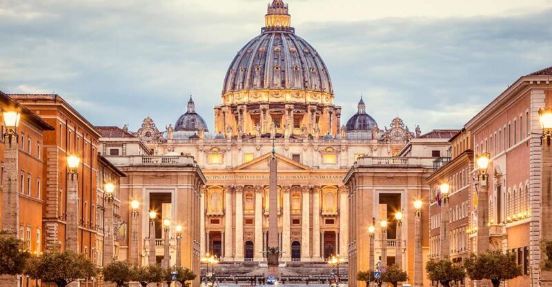 Marvel at St. Peters: Pietà, Dome, & Popes Crypt Insights - Key Points