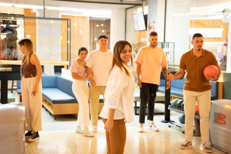 Maspalomas: Bowling Session Entry Ticket at Holiday World - FAQs