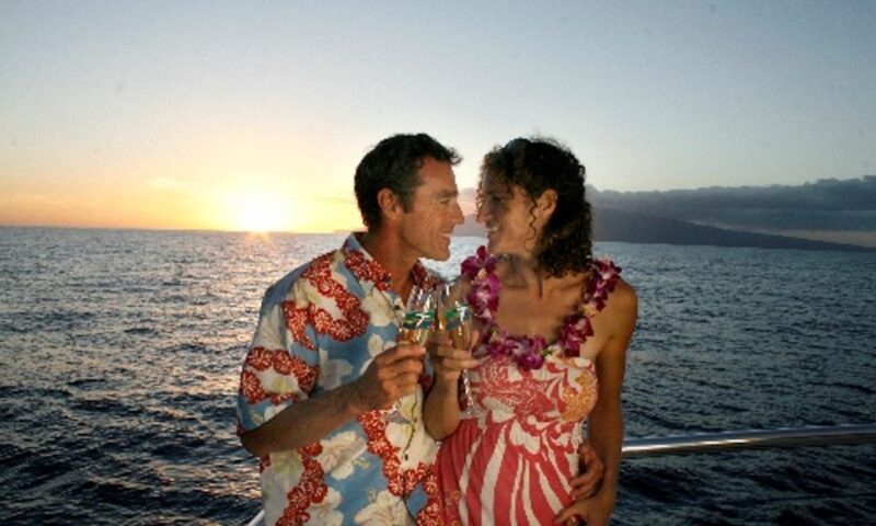 Maui: Ka'anapali Luxury Sunset Cocktail Sail with Open Bar - The Food and Drinks: Keeping You Happy on the Water