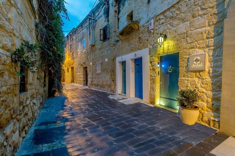 Mdina: Valletta Waterfront Area, Mdina, and Rabat Night Tour - Key Points