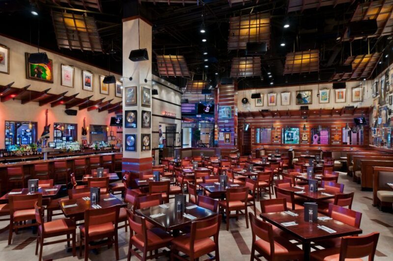 Meal at the Hard Rock Cafe Hollywood Florida - Location and Accessibility