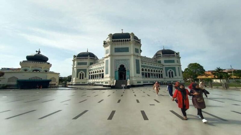 Medan: Explore the City with a Sightseeing Tour - A Day in Medan’s Highlights