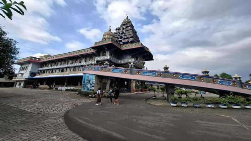 Medan: Explore the City with a Sightseeing Tour - What Makes This Tour Stand Out