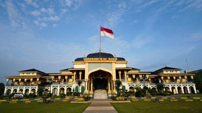 Medan: Highlights City Sightseeing Guided Group Tour - FAQs