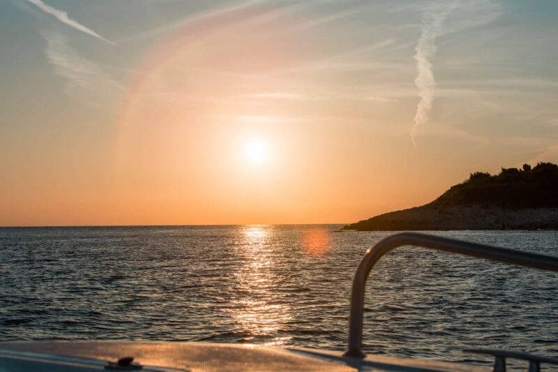 Medulin: Sunset on Speedboat with Lighthouse and Wine - FAQ