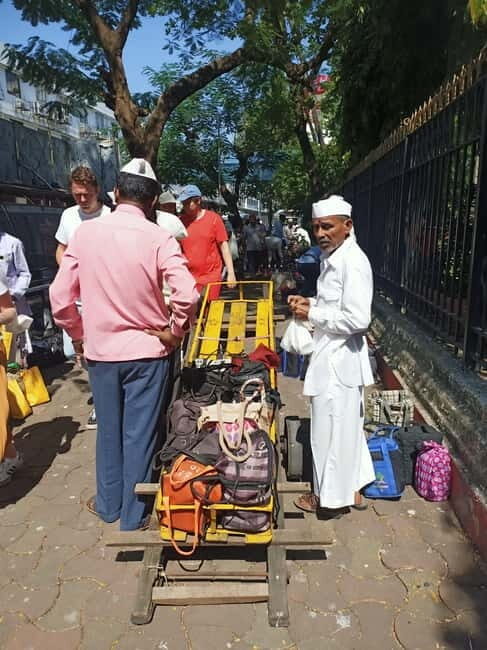 Meet Dabbawalas Visit Dhobi Ghat and Slum with Train Ride - Introducing the Meet Dabbawalas Visit Dhobi Ghat and Slum with Train Ride
