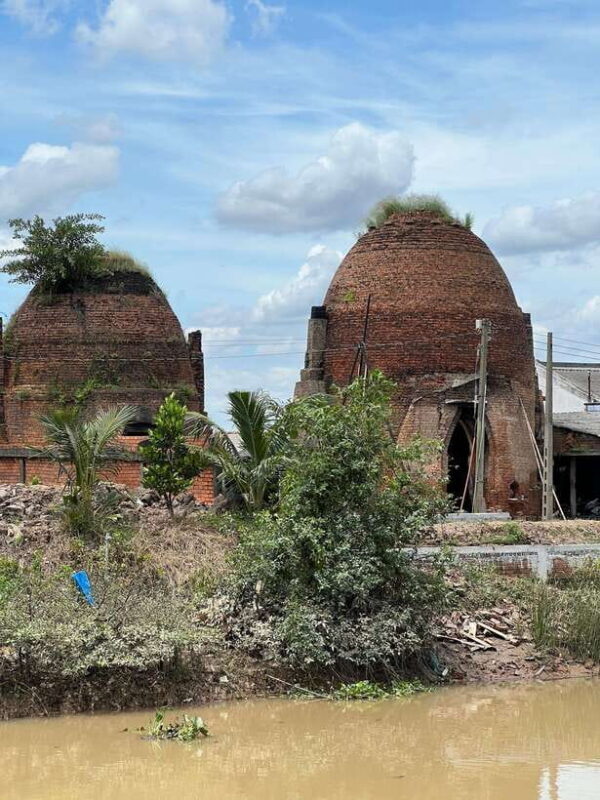 Mekong Delta 2 Day Tour With Pottery Village Floating Market - Key Points