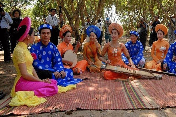 Mekong River 1 Day Group Tour - Visiting Vinh Trang Pagoda: A Spiritual Interlude