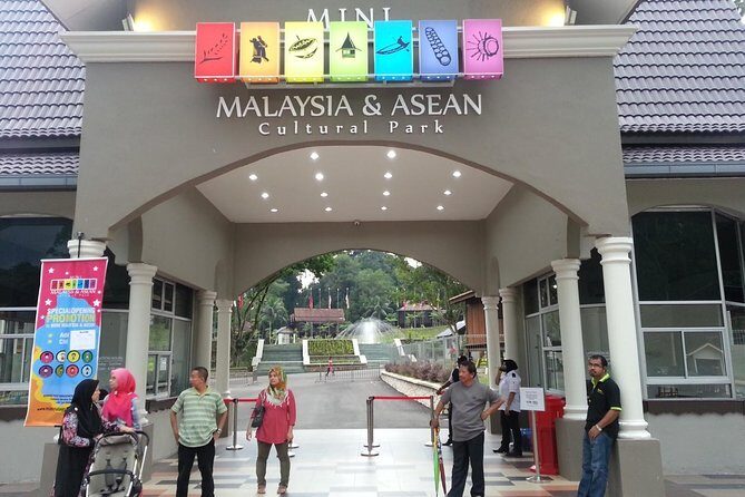 Melaka (UNESCO) 14 Attractions Full-Day Sightseeing tour - St. Paul’s Hill & the Ruins