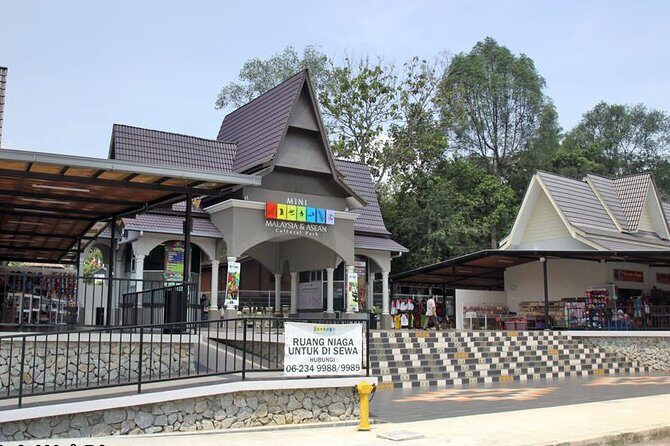 Melaka (UNESCO) 14 Attractions Full-Day Sightseeing tour - Dutch Square & Christ Church