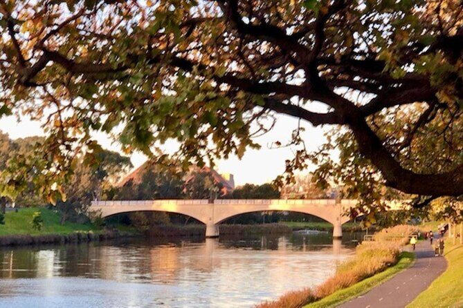Melbourne Landmark Private Car Sightseeing Day Tour. 2-6 guests. - Optional: Melbourne Skydeck