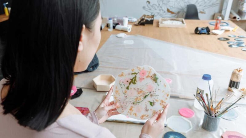 Melbourne: Resin Art Classes - Cheeseboard & Coasters - Key Points
