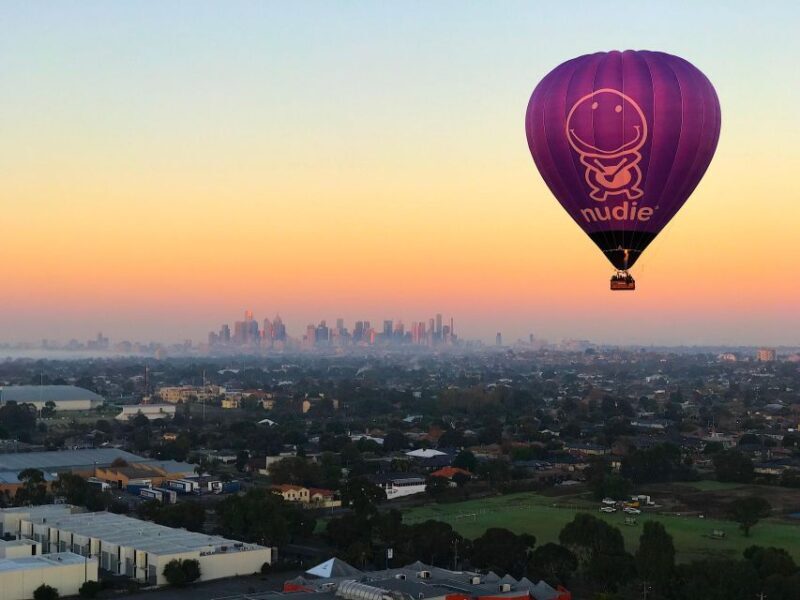 Melbourne: Sunrise Hot Air Balloon Experience with Breakfast - Group Size and Attendee Experience