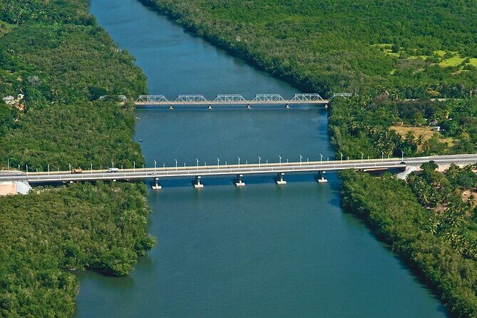 Meliá Caribe Beach - Round Trip Shuttle - Punta Cana Airport - The Vehicle and Comfort Level