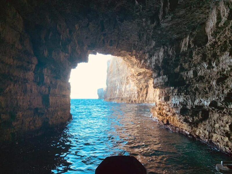 Mellieha: 11:00am Speedboat round Comino Cave 2h Blue Lagoon - Introduction to the Speedboat Experience