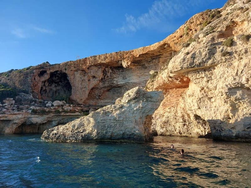 Mellieha: Private boat for 5 people to Comino & Blue Lagoon - Exploring the Malta Coast by Private Speedboat: A Detailed Review