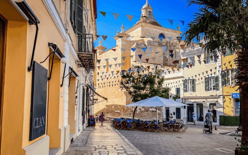 Menorca: Mahon Guided Walking Tour with History & Tastings - Key Points