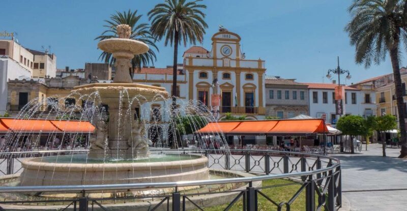 Merida: City Highlights Walking Tour - Discovering Mérida: A Walk Through History
