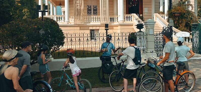 Mérida: Montejo Boulevard and Historic Center bike tour - Discovering Mérida on Two Wheels