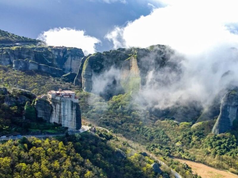 Meteora: 2-Days Train Tour from Thessaloniki - Local Agency - The Journey Begins: How the Itinerary Works