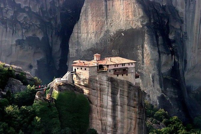 Meteora Full Day Private Tour 8seat - The Battle of Thermopylae: A Legendary Clash