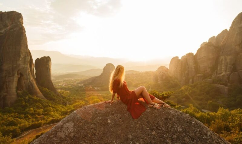 Meteora: Guided Sunset Tour with Monasteries and Caves Visit - Key Points