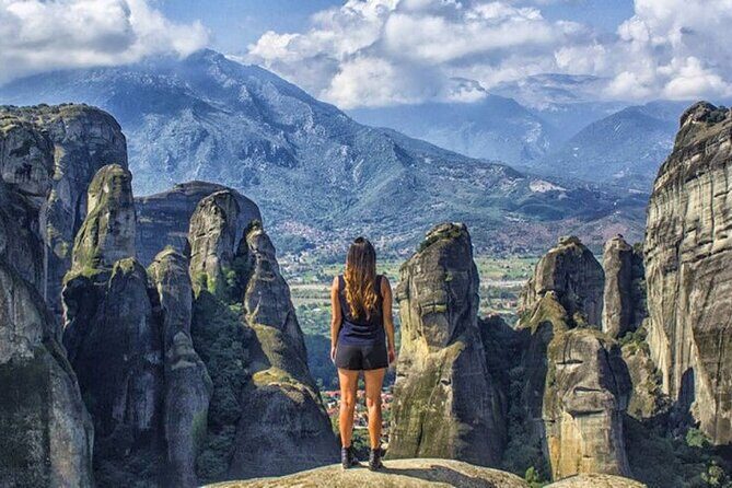Meteora Highlights in Spanish - Train to Train Tour - Local Agency - Detailed Review of the Meteora Highlights Tour