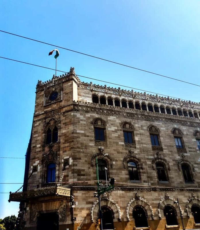 Mexico City: Historic Center Architecture Tour - What to Bring and Consider