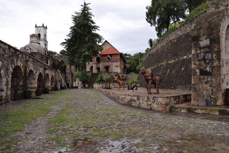 Mexico City: Private Magic Towns & Basaltic Prisms Tour - Starting the Day: From Mexico City to Hidalgo
